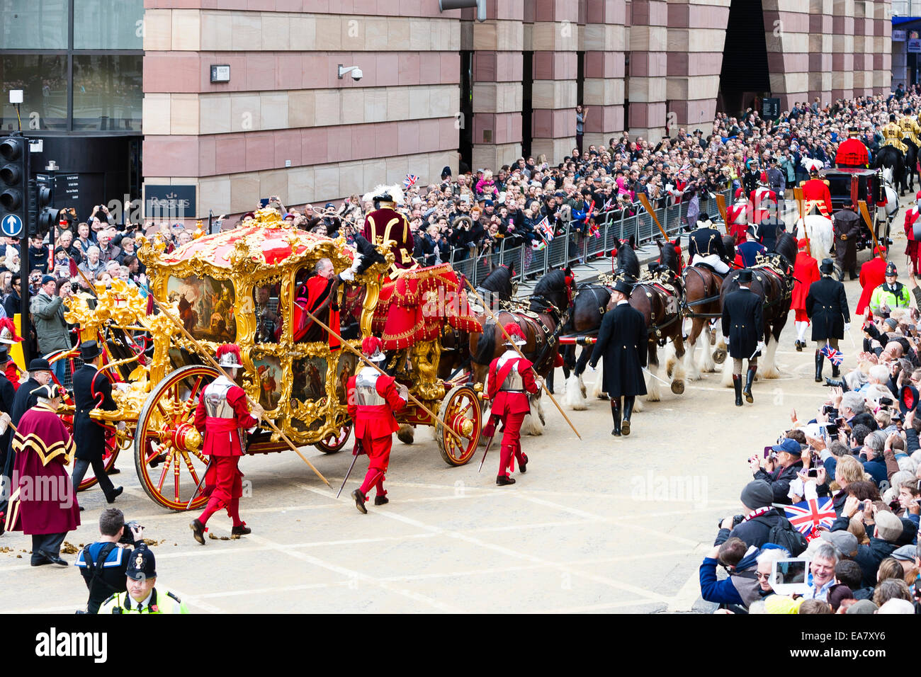 London, UK. 8th Nov, 2014. Lord Mayor of London Alan Yarrow leaning out ...
