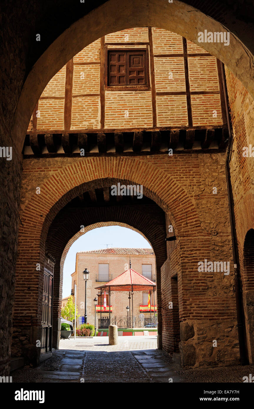 Arco del Alcocer and Plaza Real. Arévalo, Segovia, Spain Stock Photo ...