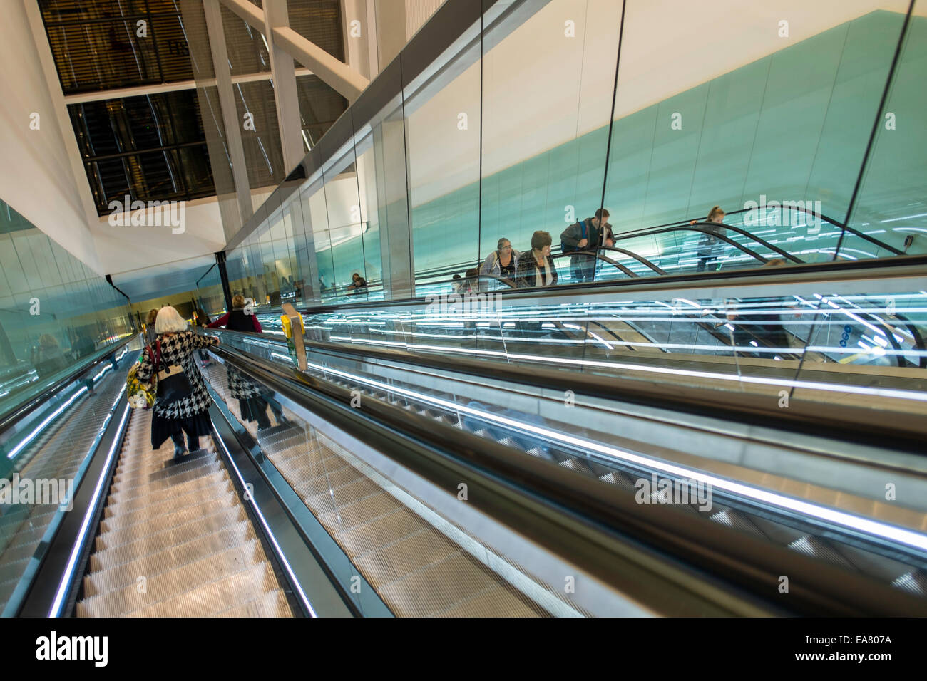 Terminal 2 heathrow hi-res stock photography and images - Alamy