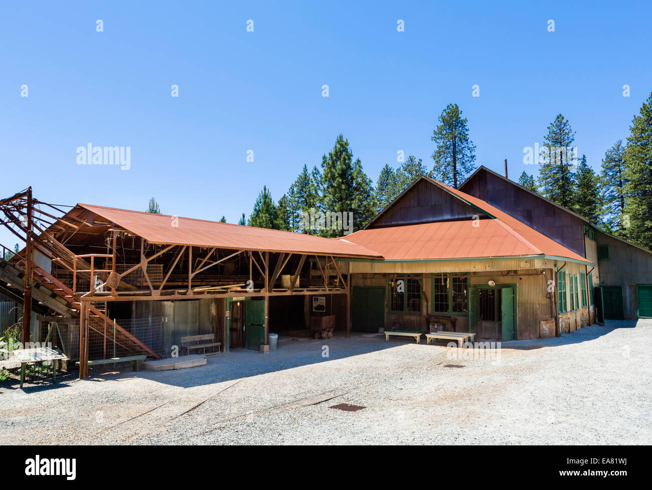 Mine Shaft building & Machine Shop, Empire Mine State Park, Grass ...
