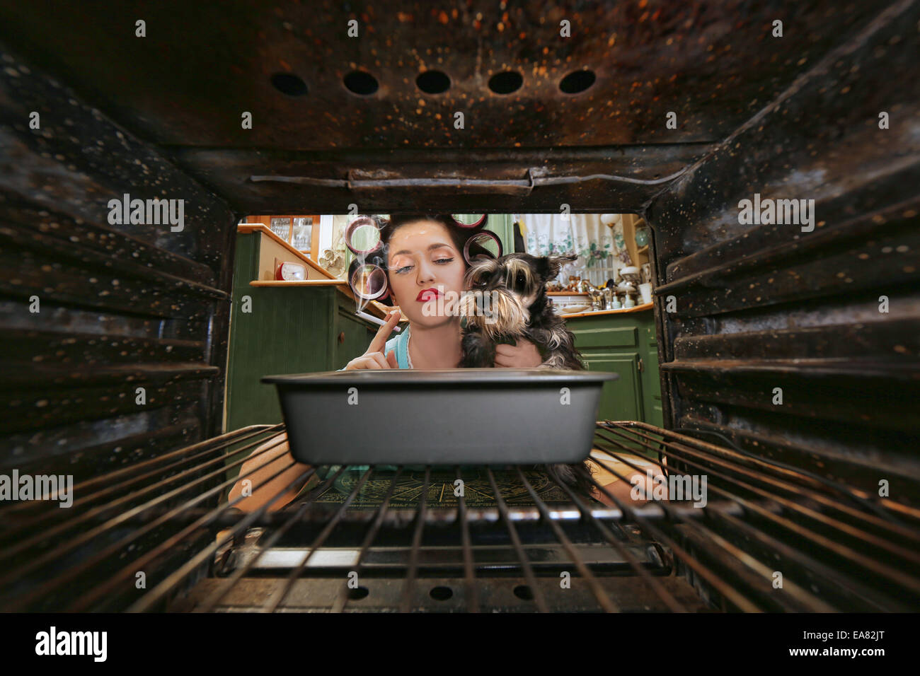 Funny vintage housewife smoking cooking hi-res stock photography and ...