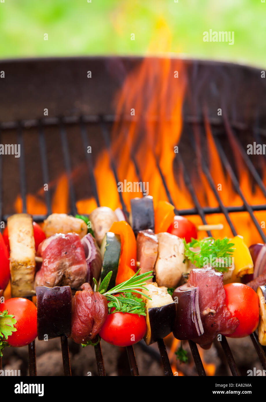 Skewers on grill hi-res stock photography and images - Alamy