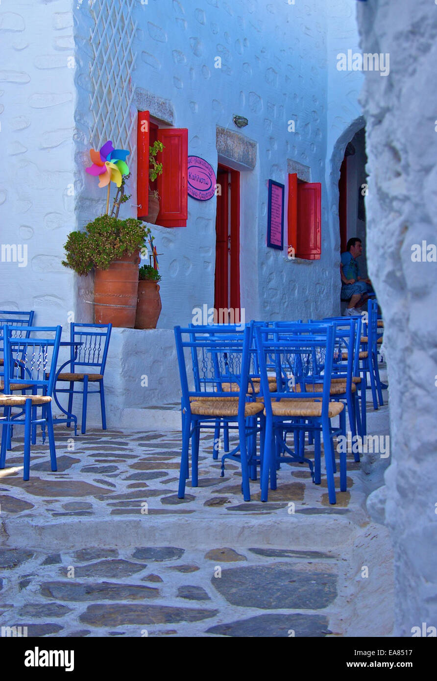 Street cafe in greece hi-res stock photography and images - Alamy