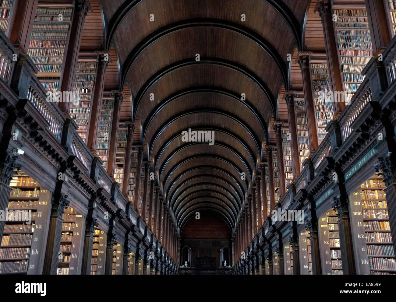 Trinity college library dublin hi-res stock photography and images - Alamy