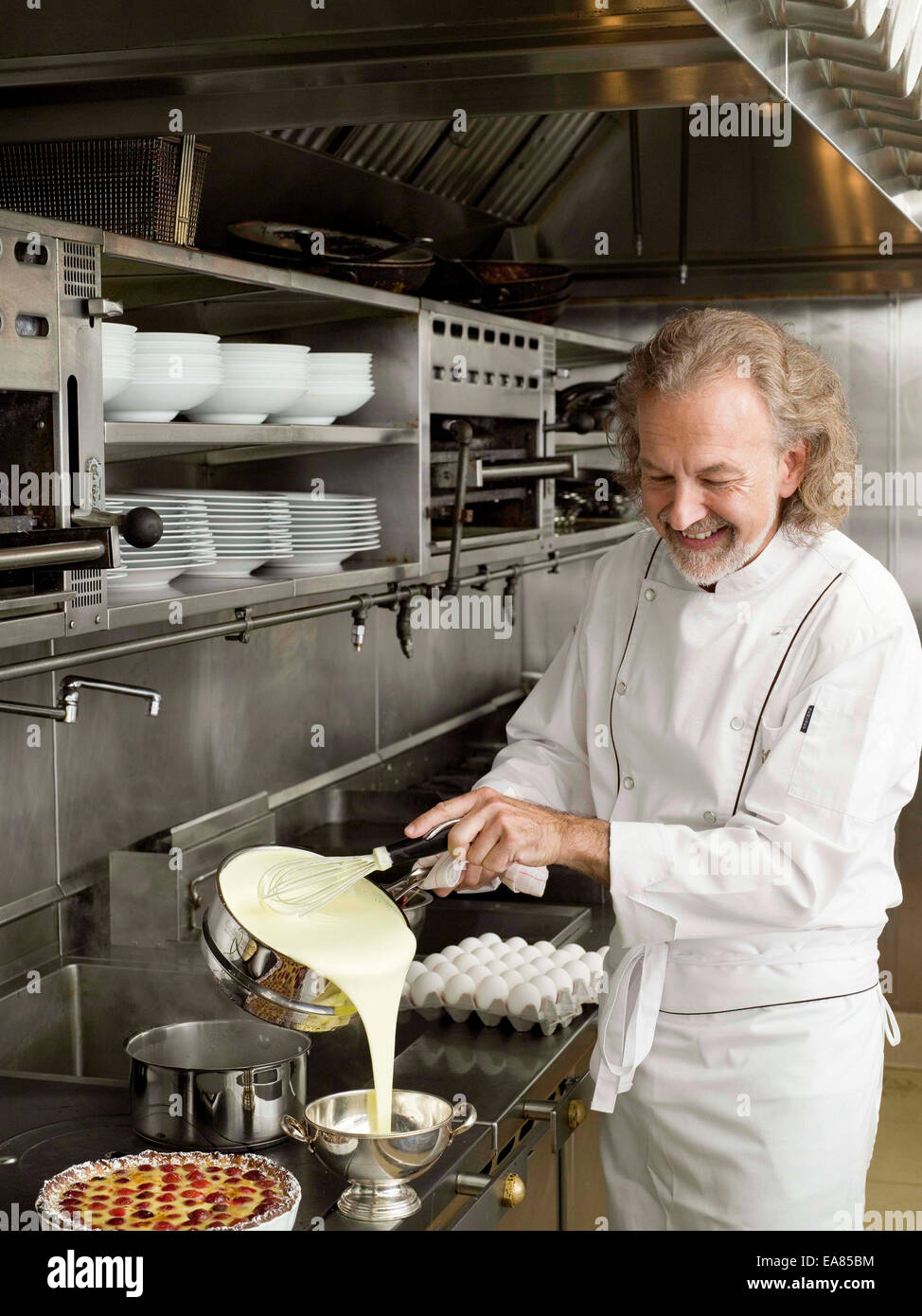 Restaurant chef cooking hi-res stock photography and images - Alamy