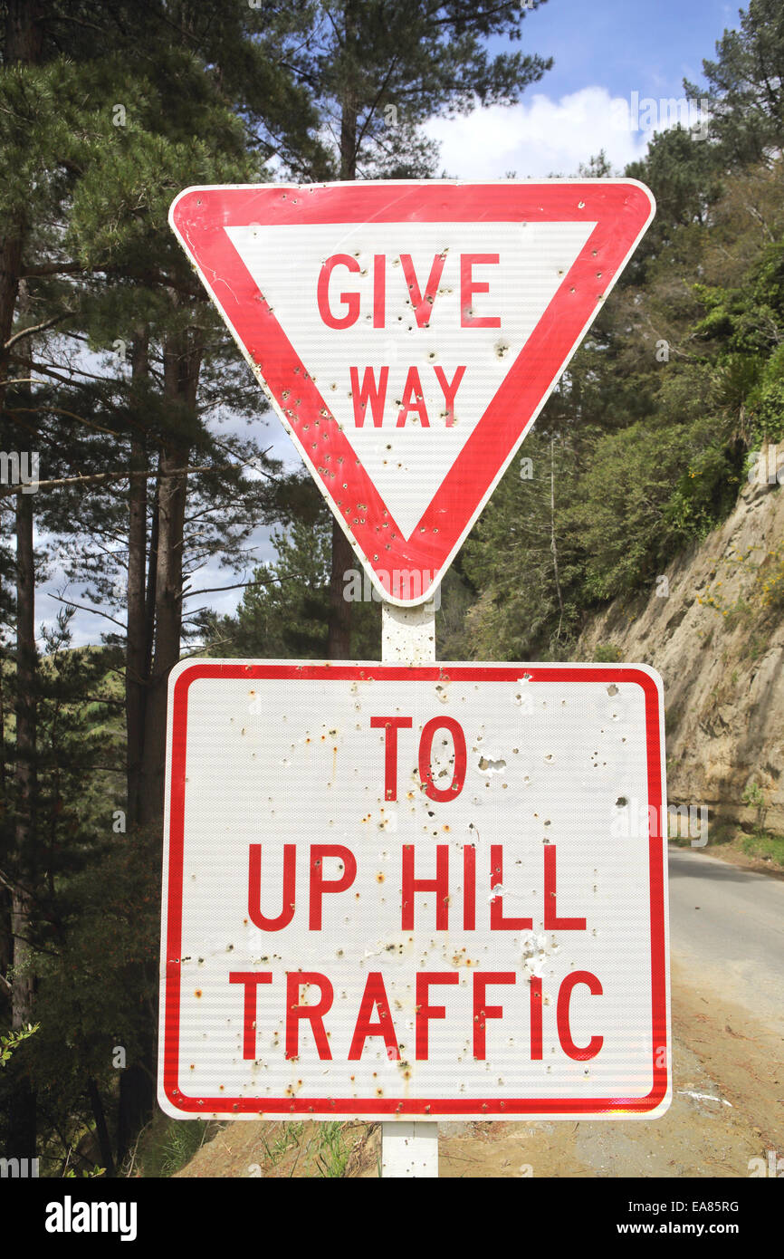 Give way sign hi-res stock photography and images - Alamy