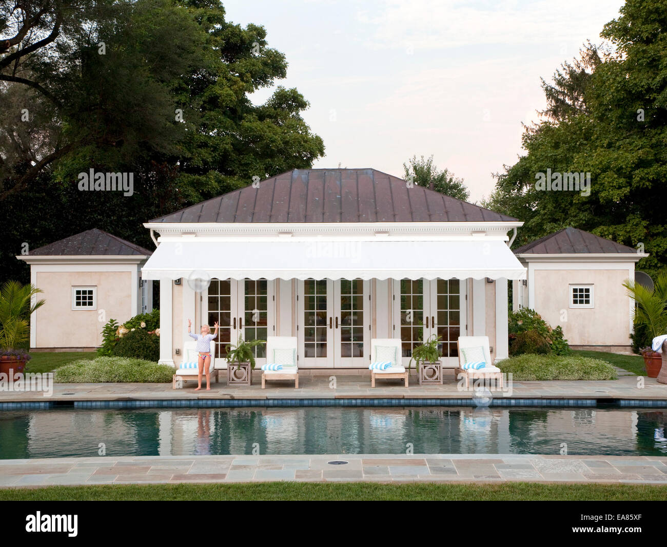 Kid play house hi-res stock photography and images - Alamy