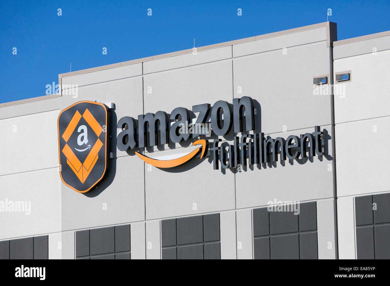 Amazon Distribution Center Usa High Resolution Stock Photography and ...