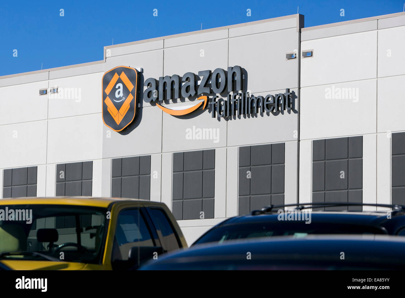 Amazon Distribution Center Usa High Resolution Stock Photography and ...