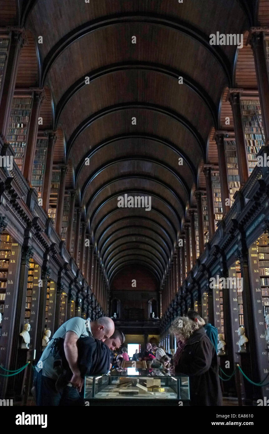 Trinity college library dublin hi-res stock photography and images - Alamy