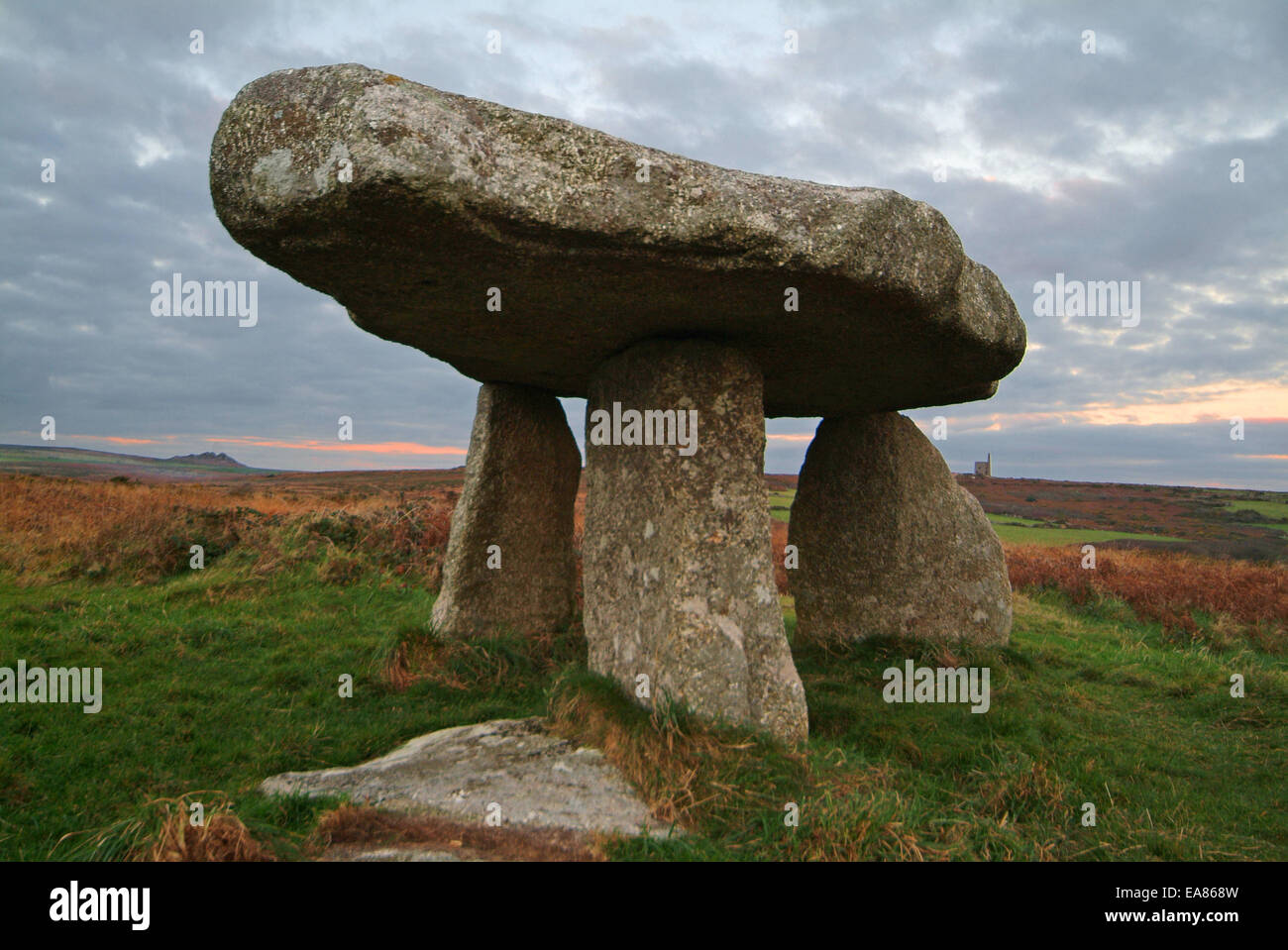 Lanyon quoit cornwall dolmen hi-res stock photography and images - Alamy