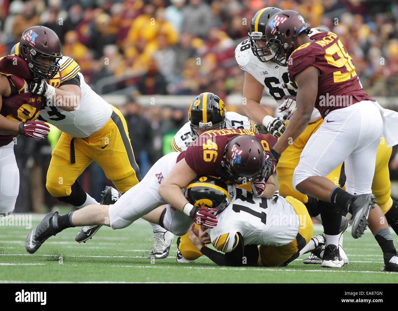 Minneapolis, Minnesota, USA. 8th Nov, 2014. Minnesota Gophers defensive ...