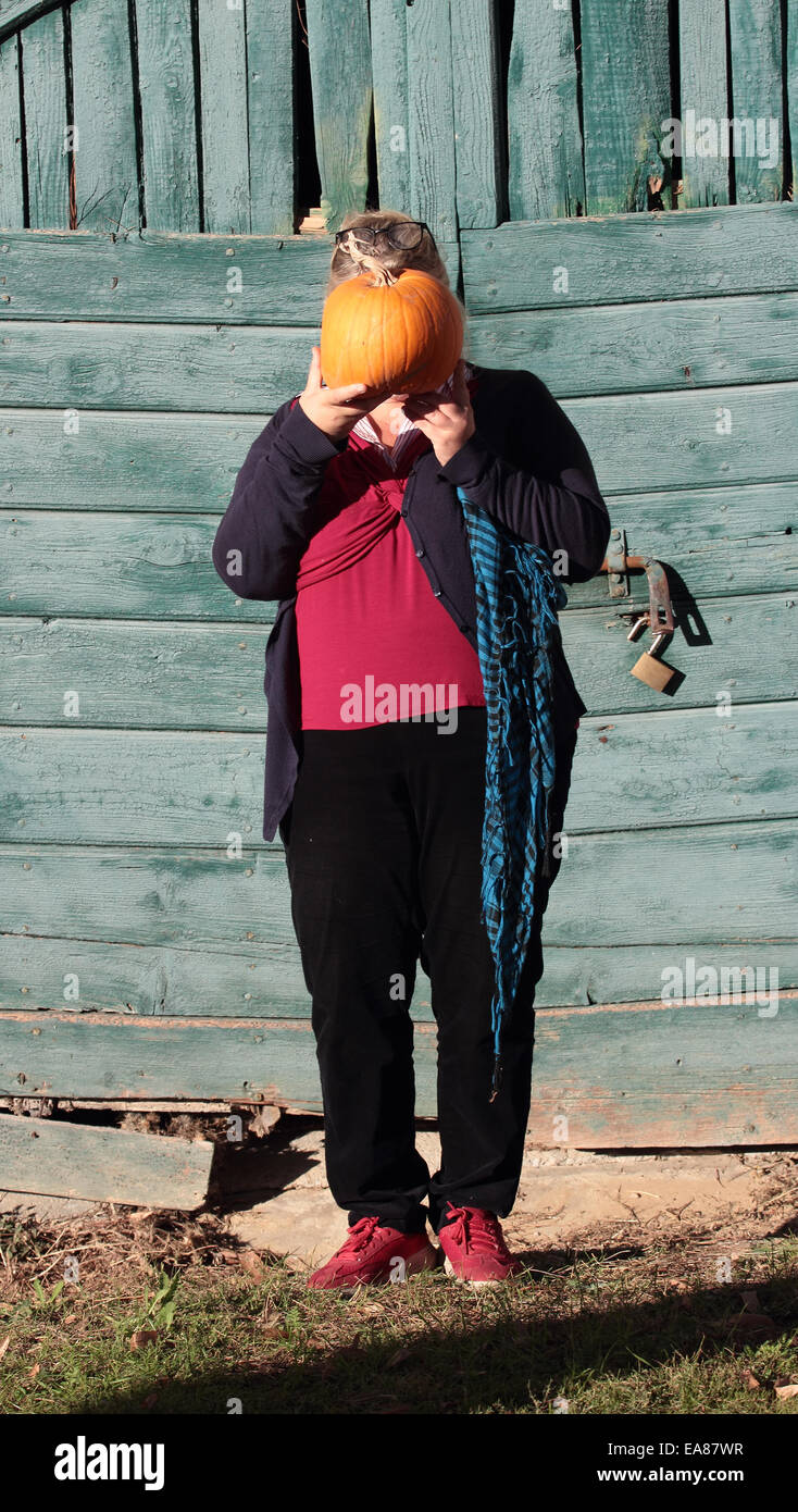 Funny woman hiding hi-res stock photography and images - Alamy