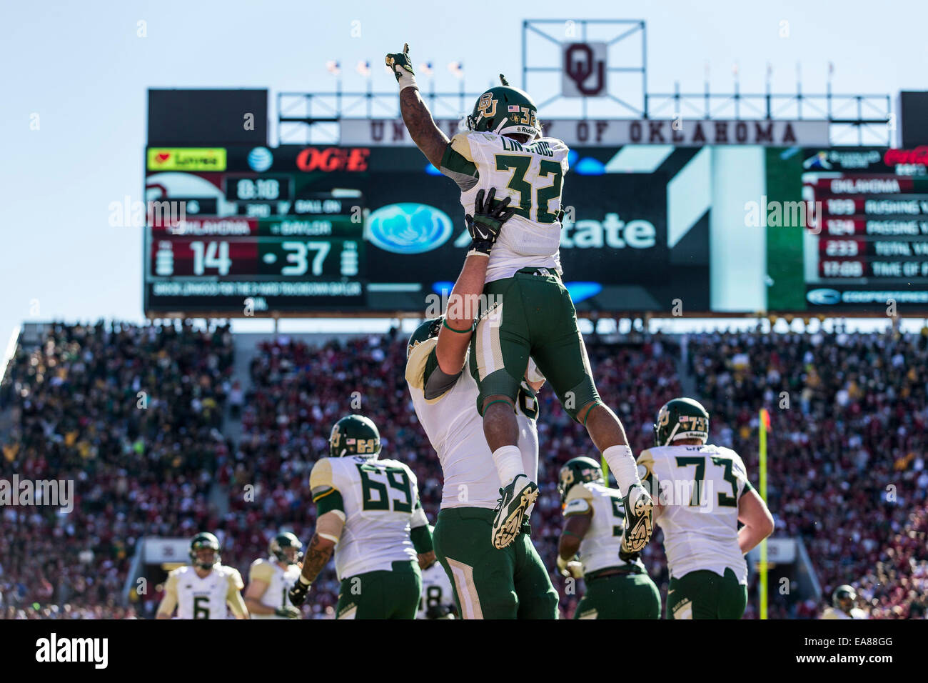 November 8, 2104: Baylor Bears running back Shock Linwood (32) is ...