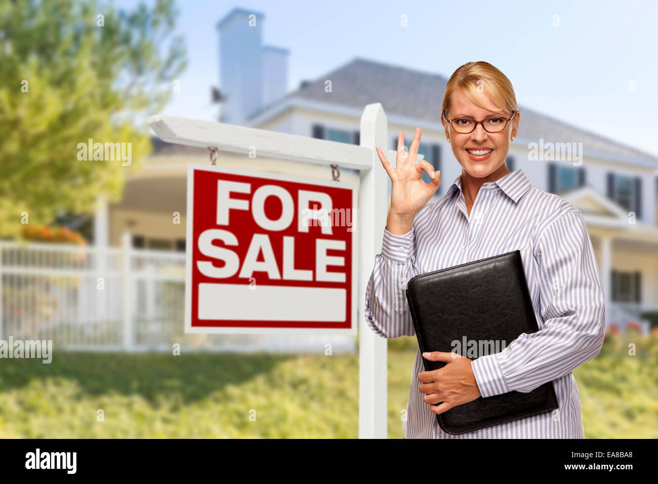 Female realtor portrait hi-res stock photography and images - Alamy