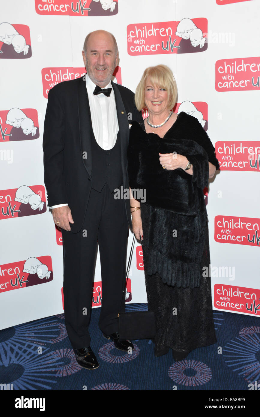 London, UK. 8th Nov, 2014.Russ Abbot attend the Children With Cancer ...