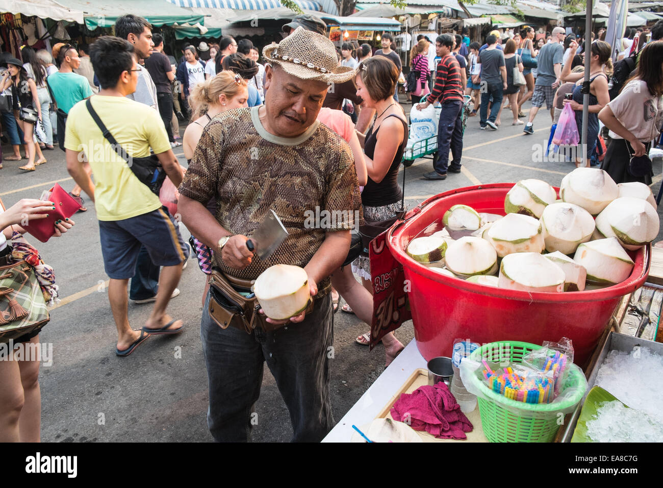Chatuchak market stall display bangkok hi-res stock photography and ...
