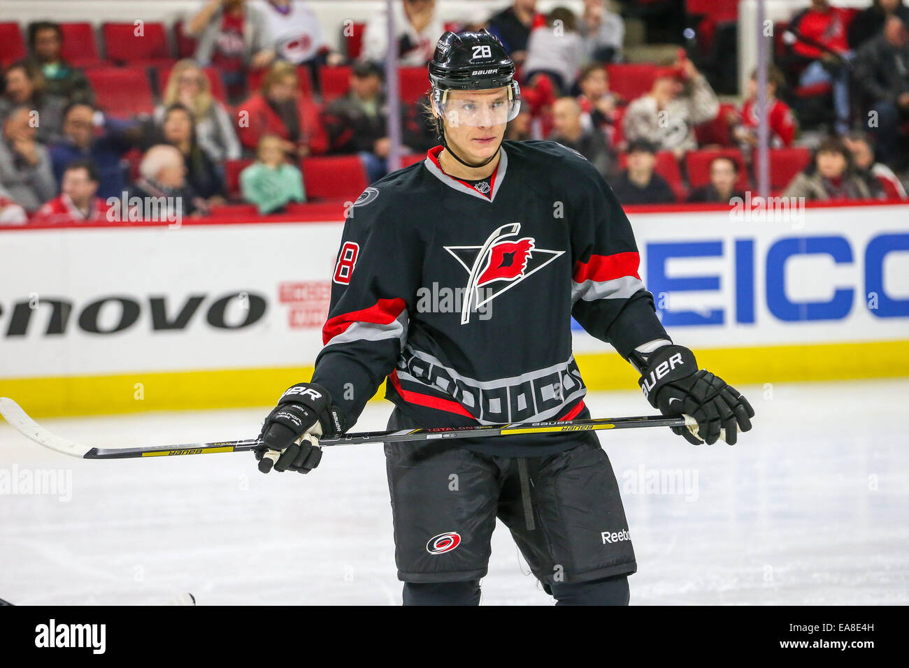 Raleigh, North Carolina, USA. 7th Nov, 2014. Carolina Hurricanes right ...