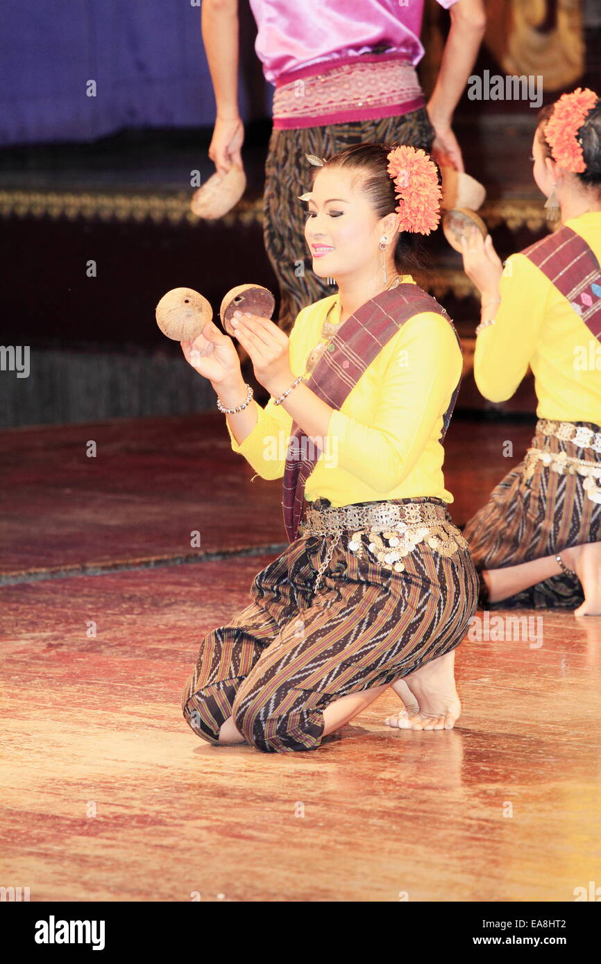 Traditional Thai Dancers perform (dancing) on the stage. Bangkok, Thailand Stock Photo - Alamy