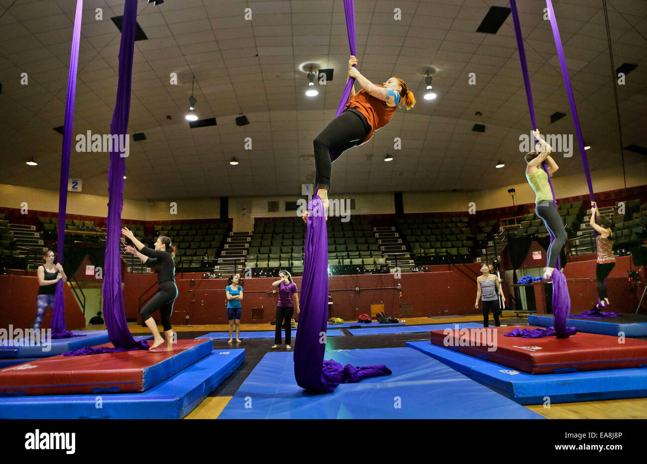 Circus skills hi-res stock photography and images - Alamy