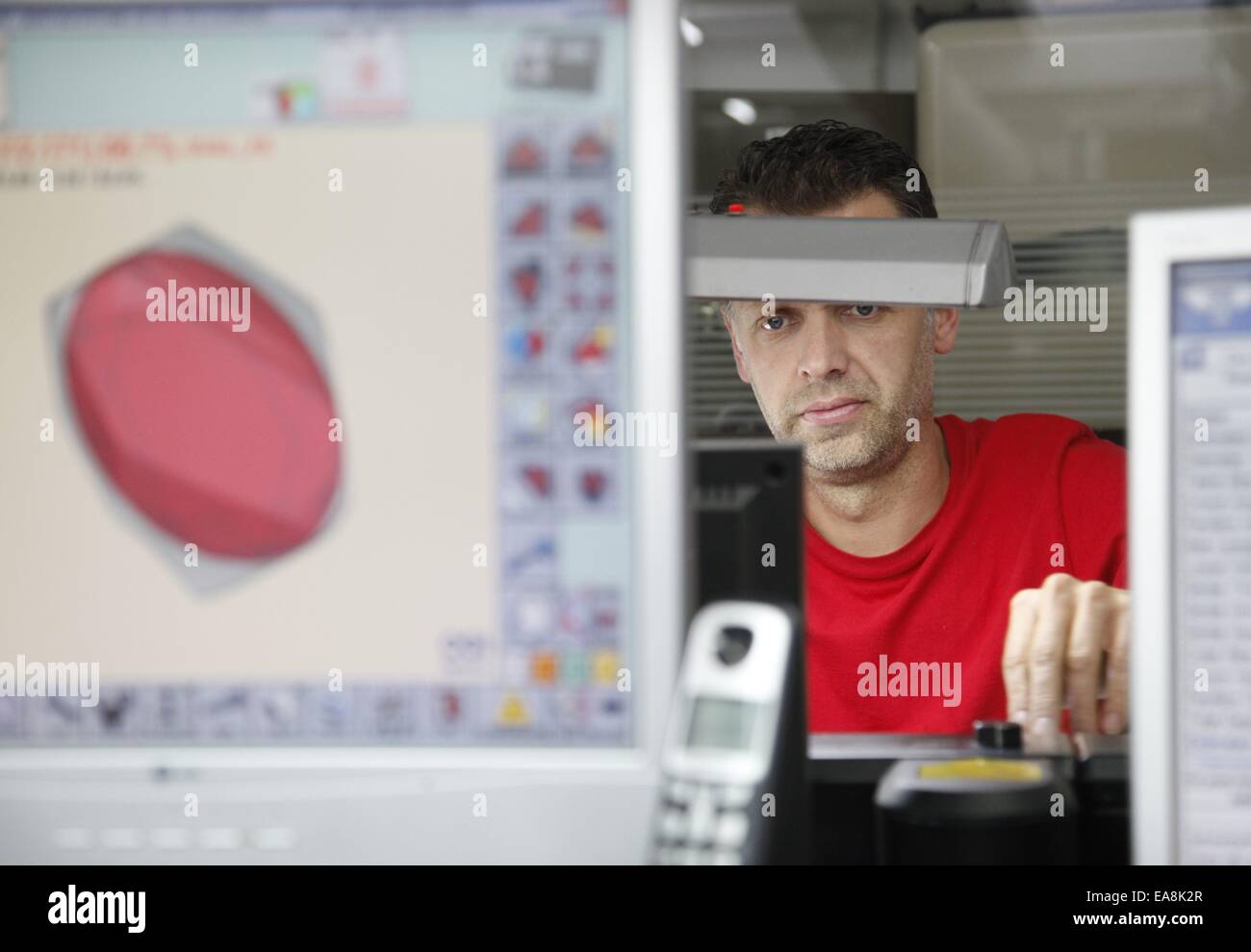 Brussels, Belgium. 7th Nov, 2014. A diamond designer works with ...
