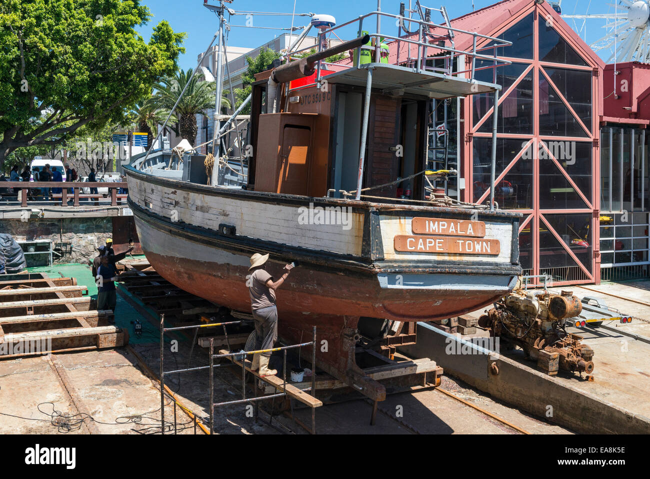 Dock workers africa hi-res stock photography and images - Alamy