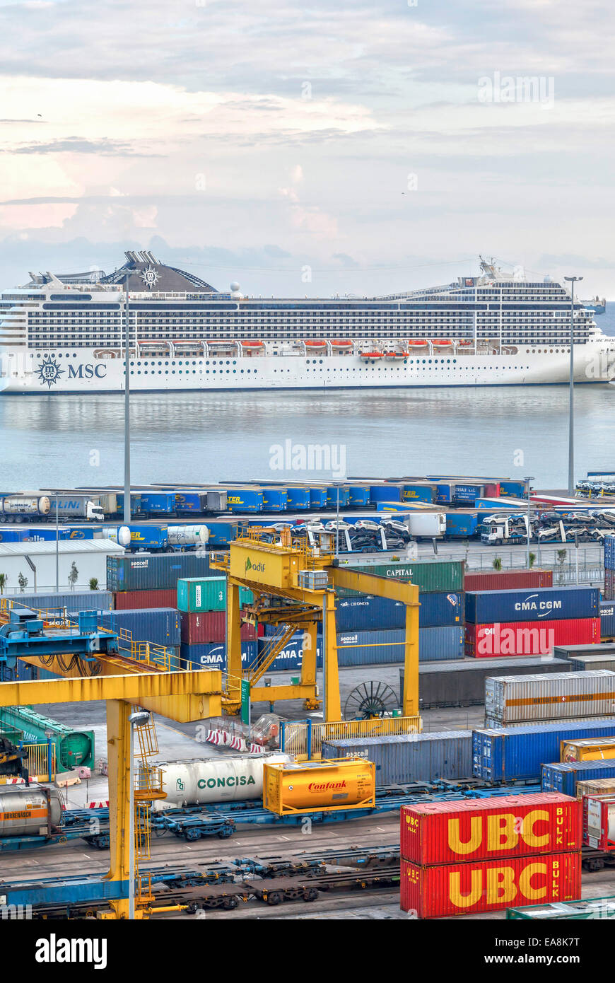 Barcelona. Containers and boat Stock Photo - Alamy