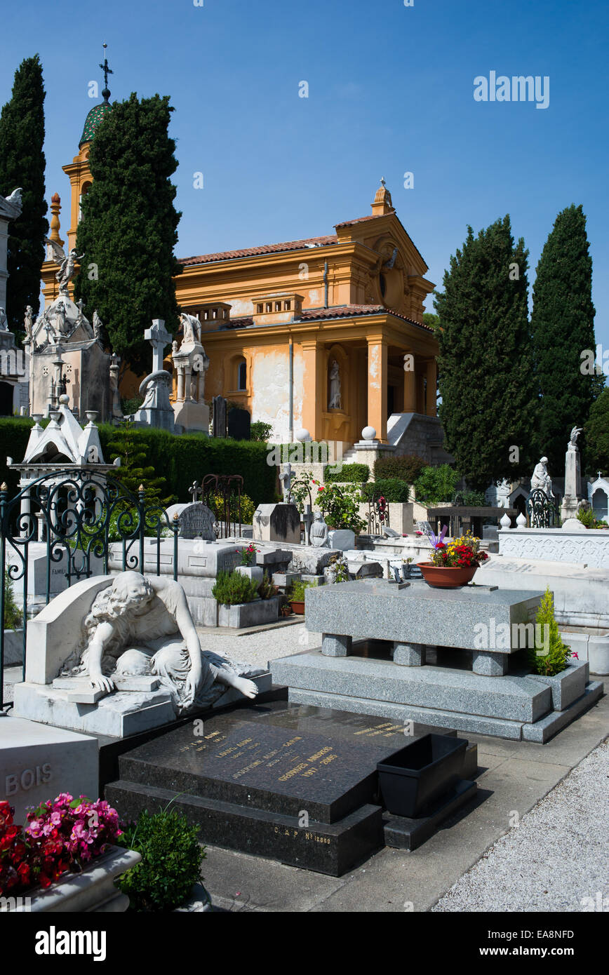 Chateau cemetery hi-res stock photography and images - Alamy