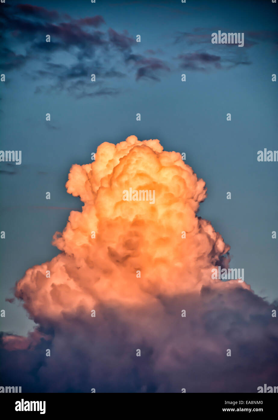 Red cumulonimbus cloud hi-res stock photography and images - Alamy