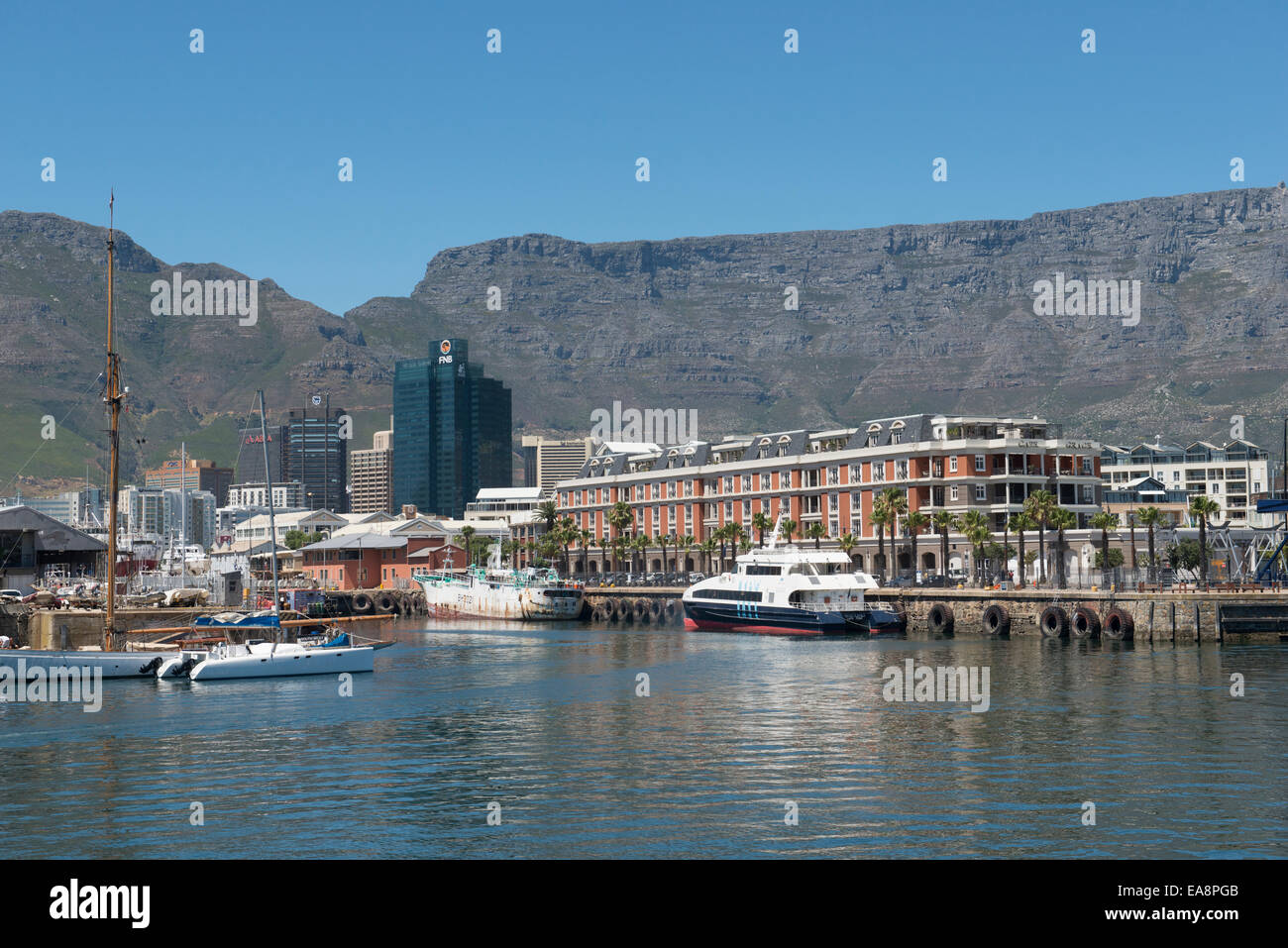 Panoramic view of the old harbor and Table mountain, Cape Town, South ...