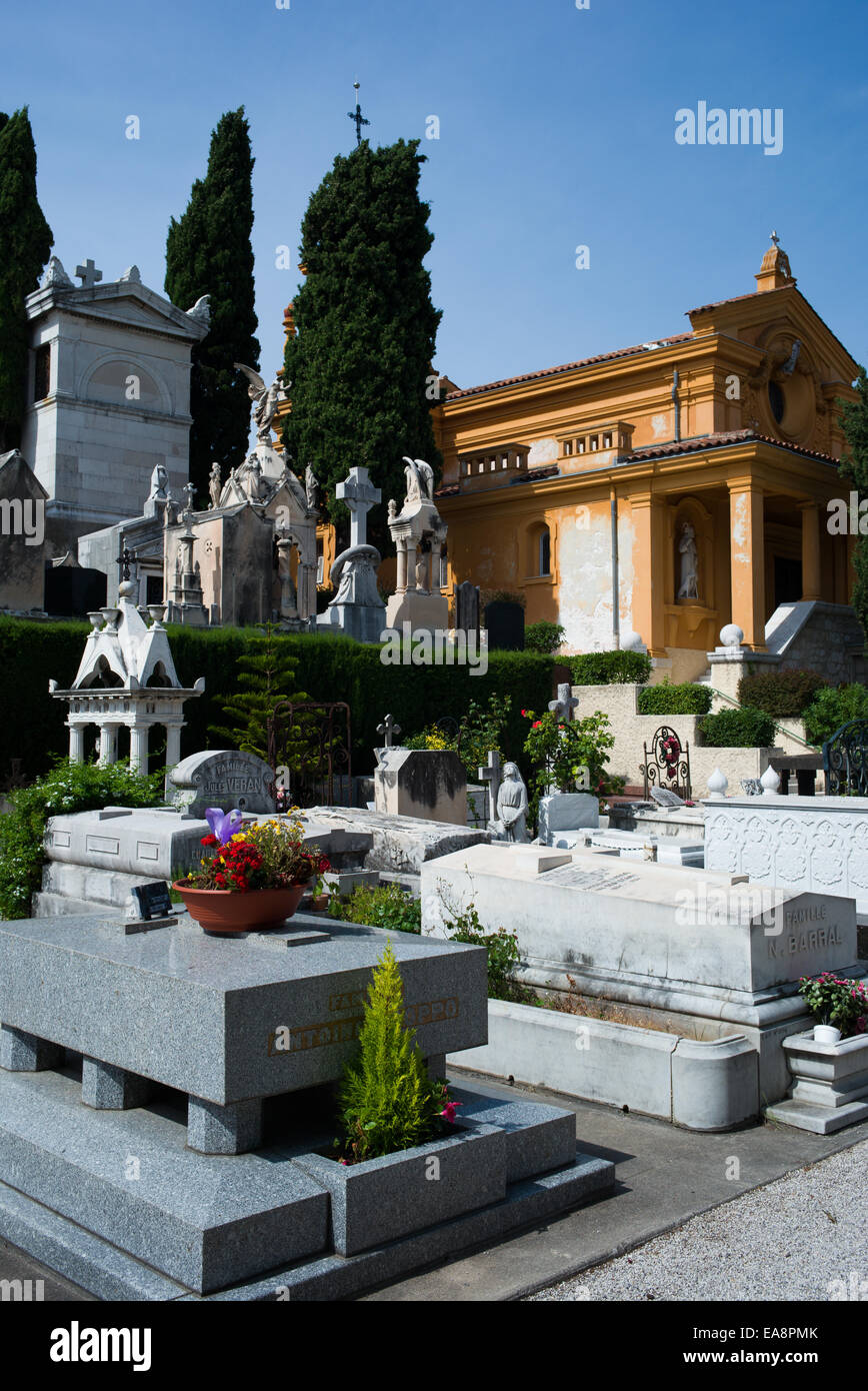 Chateau cemetery hi-res stock photography and images - Alamy