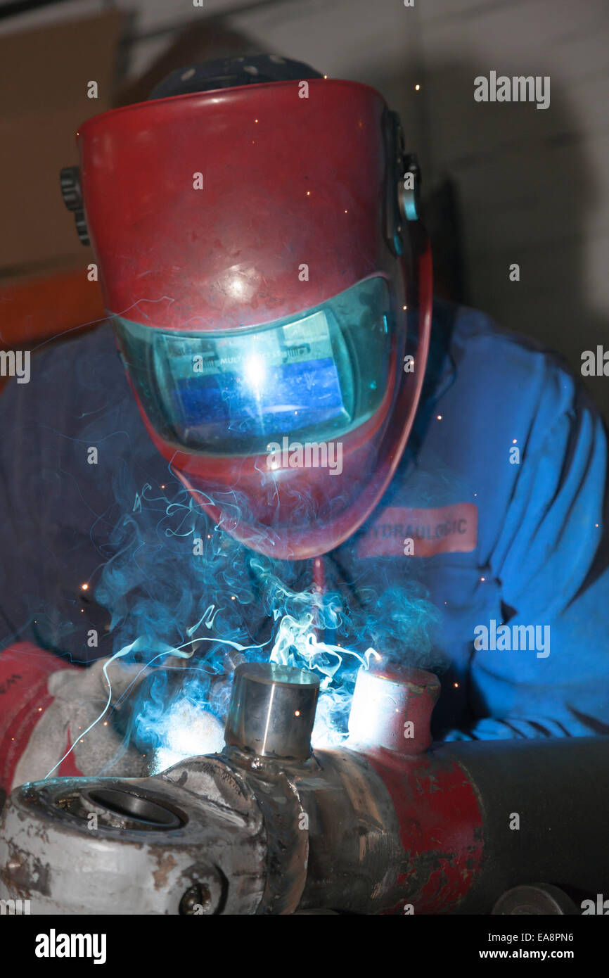 Worker welding europe hi-res stock photography and images - Alamy