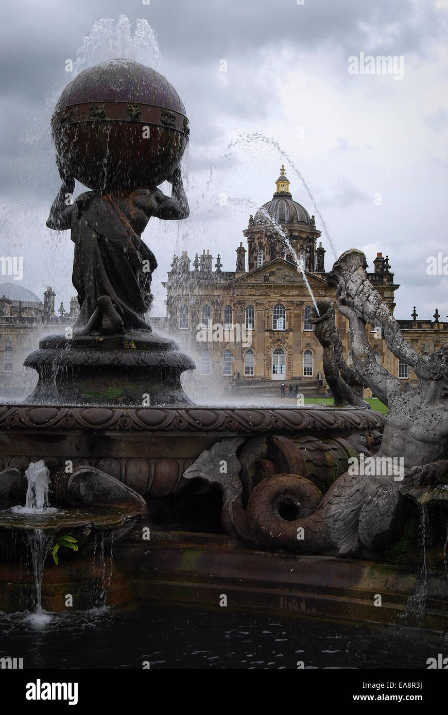 Atlas fountain sculpture hi-res stock photography and images - Alamy