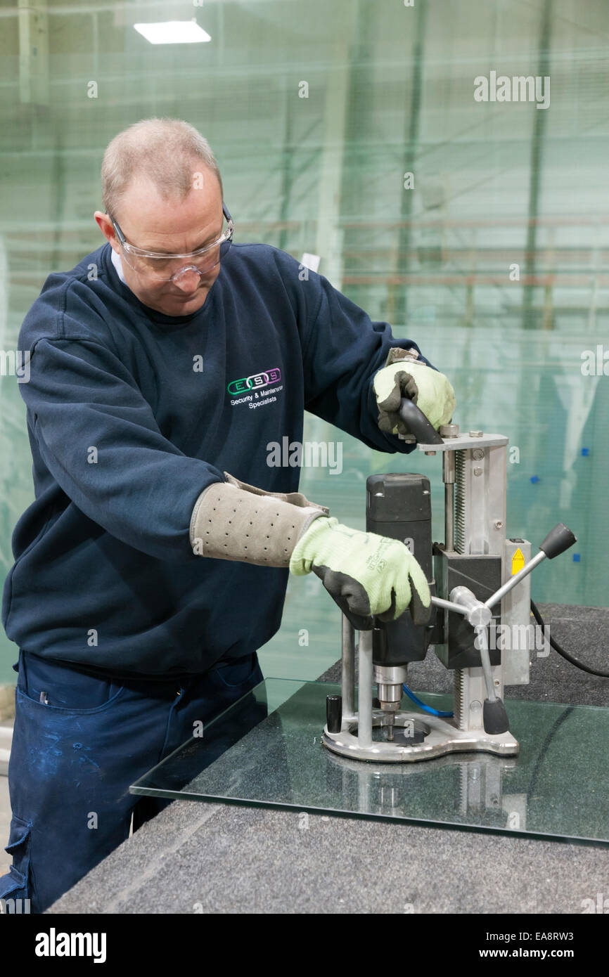 Cutting glazing sheet hi-res stock photography and images - Alamy