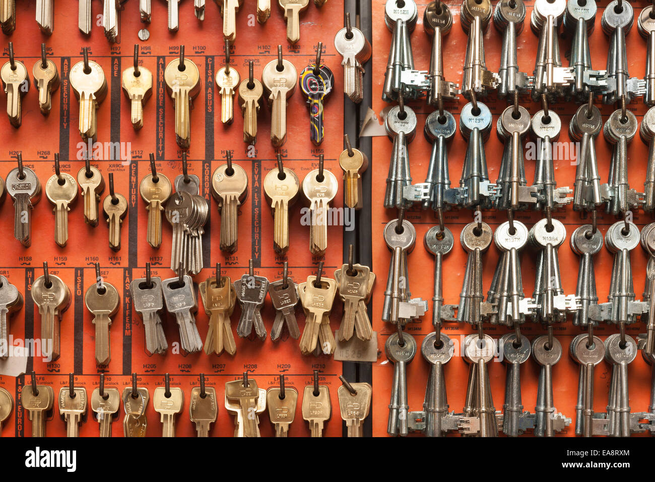Cutting key keys shop hi-res stock photography and images - Alamy