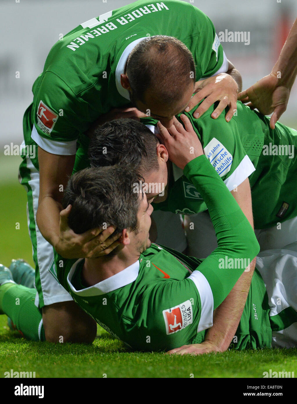 Bremen, Germany. 08th Nov, 2014. Bremen's Fin Bartels (on the floor ...