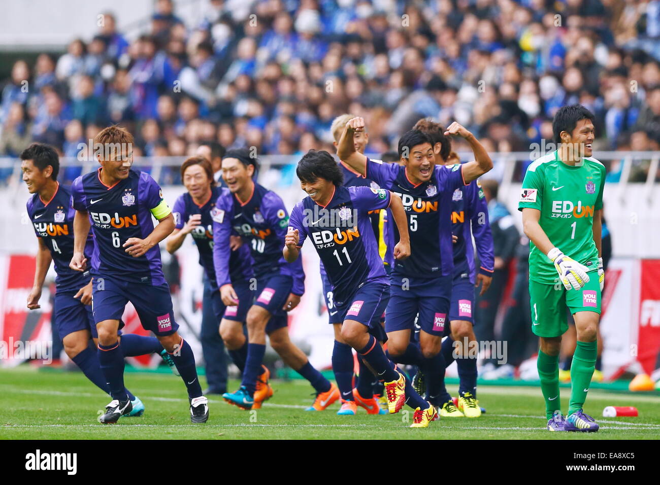 Saitama, Japan. 8th Nov, 2014. Sanfrecce Hiroshima team group Football ...
