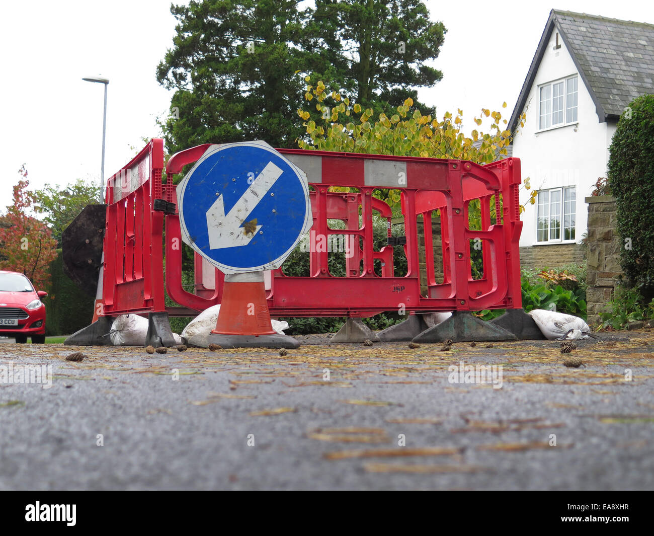 Triangular roadworks sign hi-res stock photography and images - Alamy