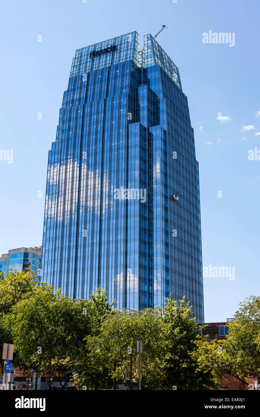 The Pinnacle at Symphony Place is a 29-story, luxury office and retail ...