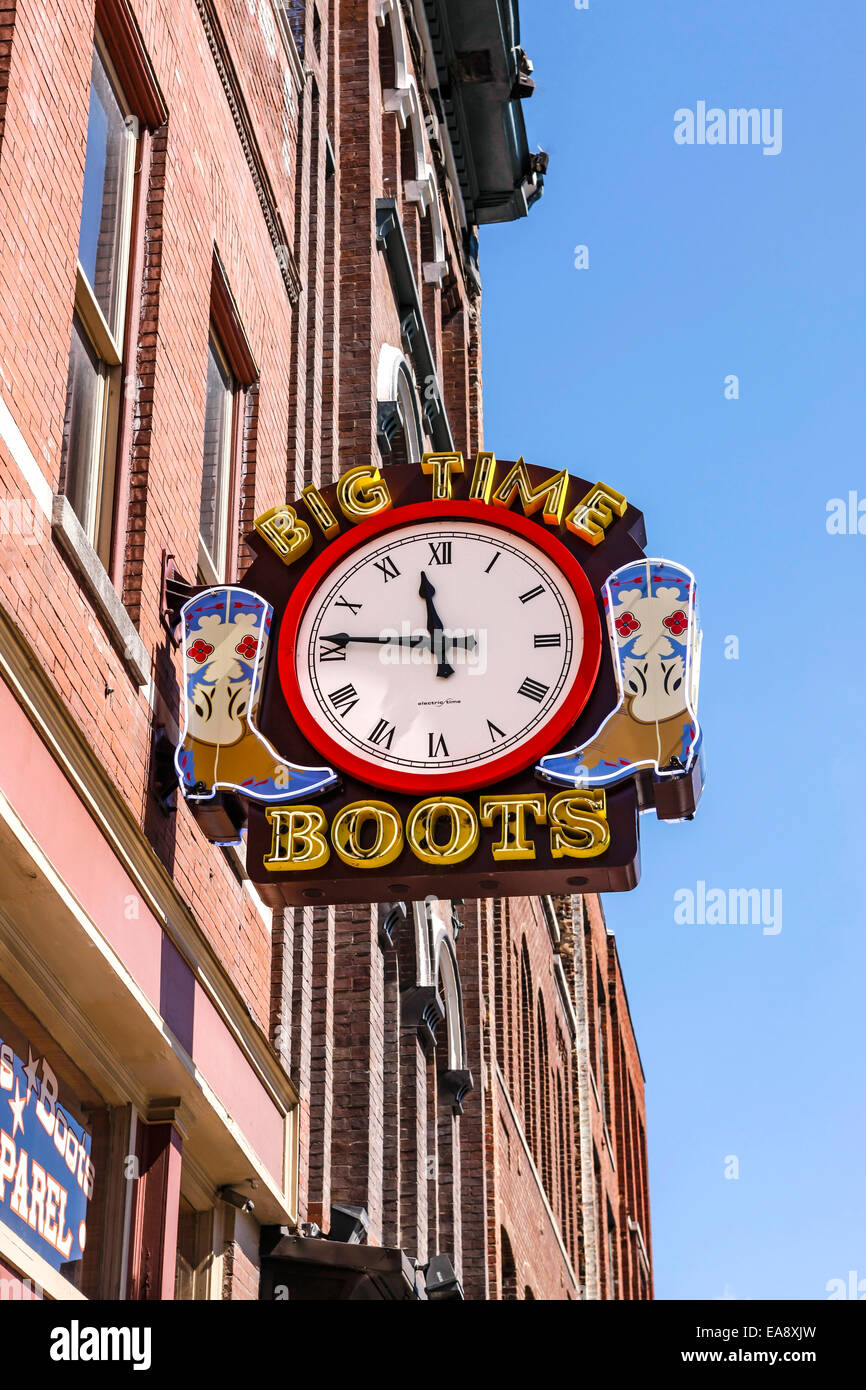 Large overhead sign hi-res stock photography and images - Alamy