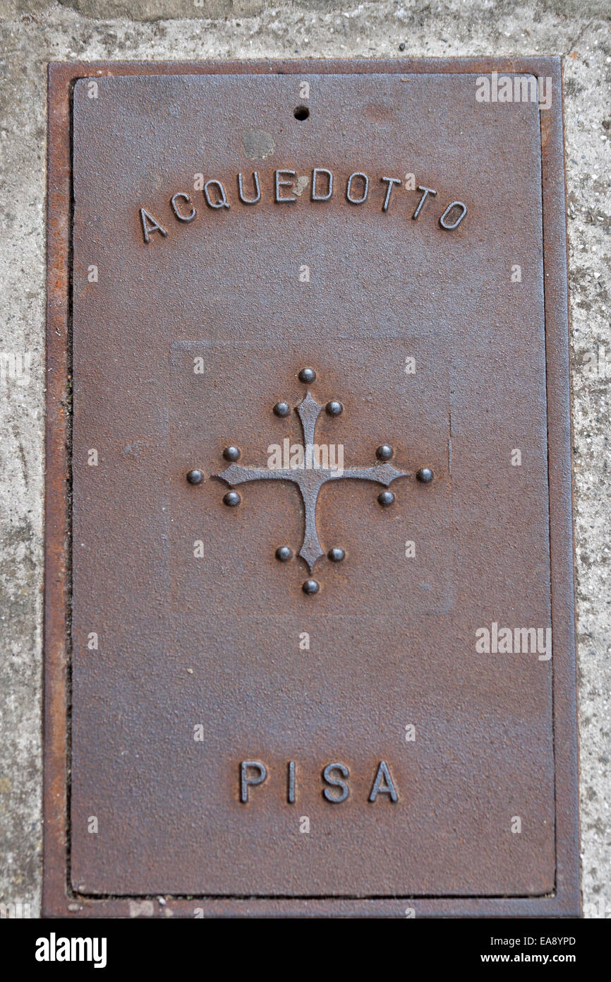 Manhole sign hi-res stock photography and images - Alamy