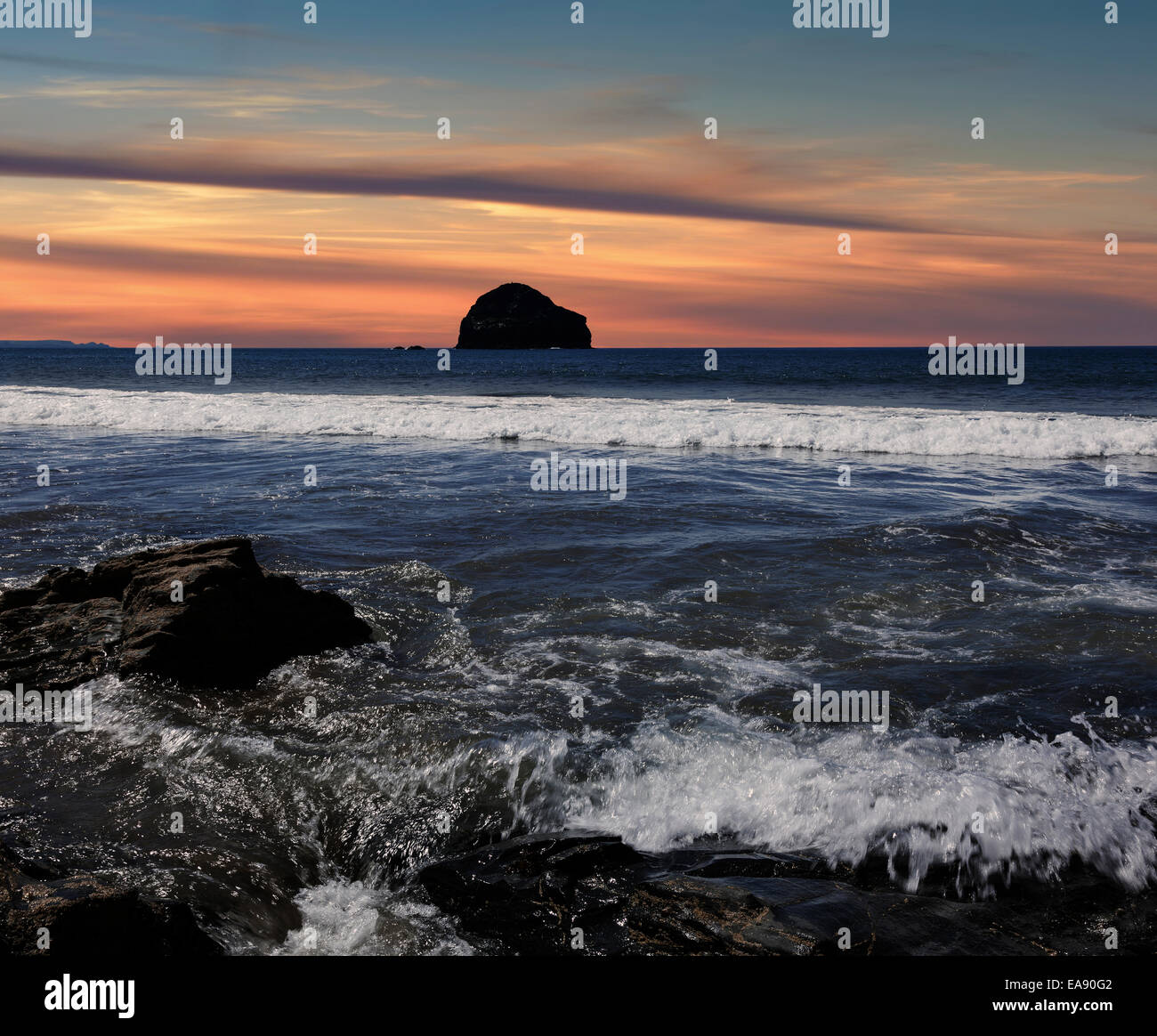 Trebarwith Strand near Tintagel, Cornwall, with Gull Rock in silhouette ...