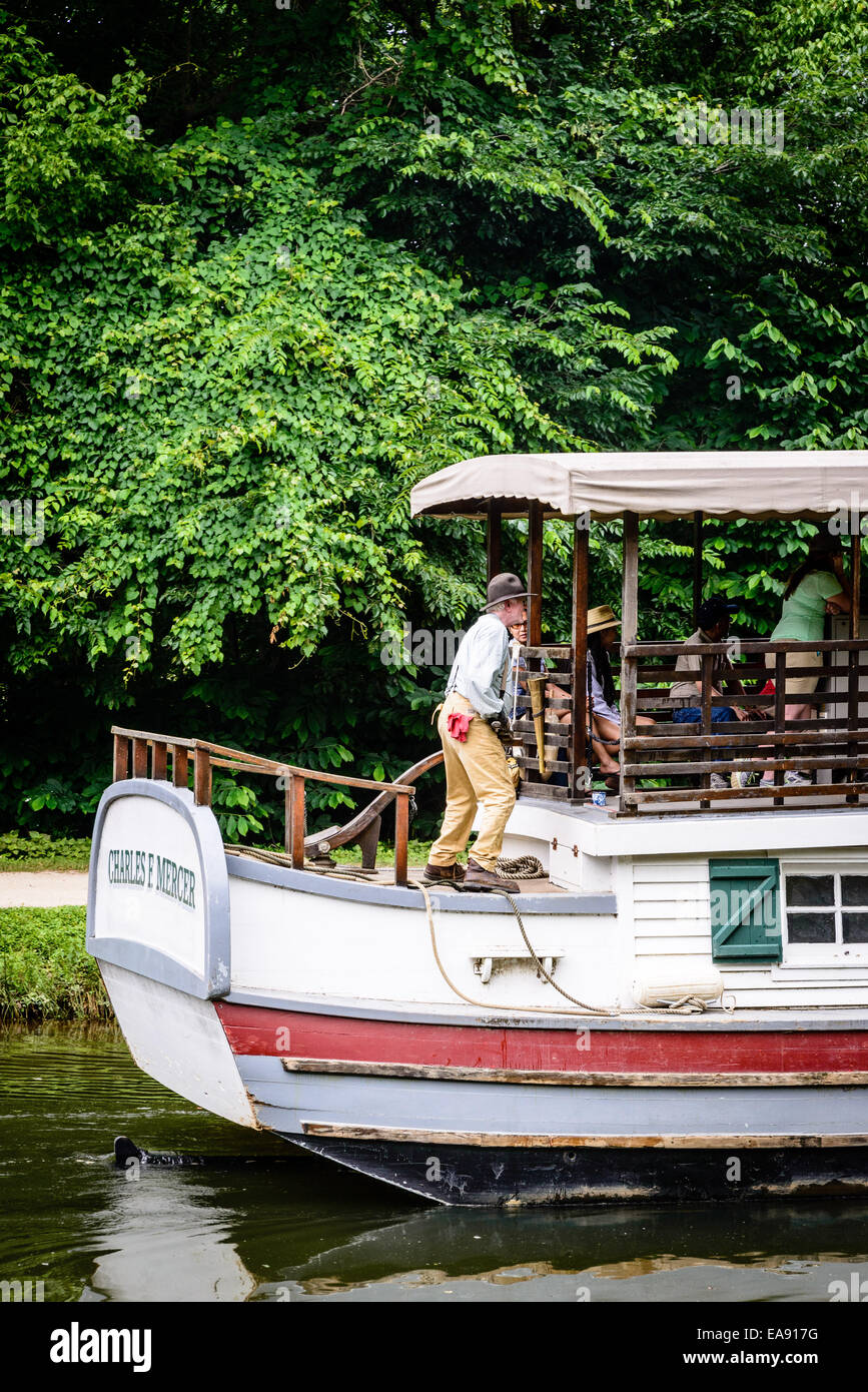 Mule team and drivers pulling Charles F Mercer, Great Falls Tavern, C&O ...