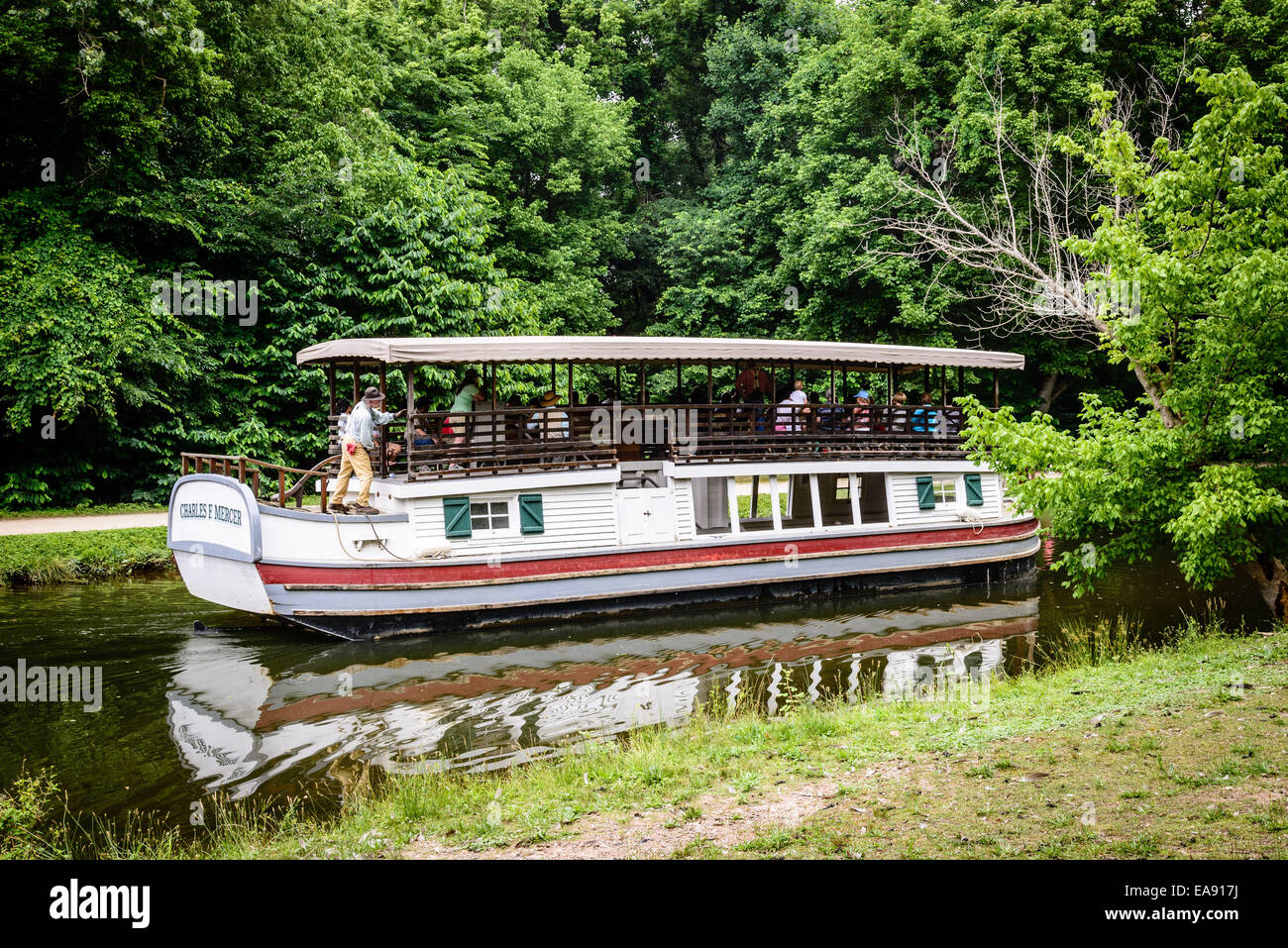 Mule team and drivers pulling Charles F Mercer, Great Falls Tavern, C&O ...
