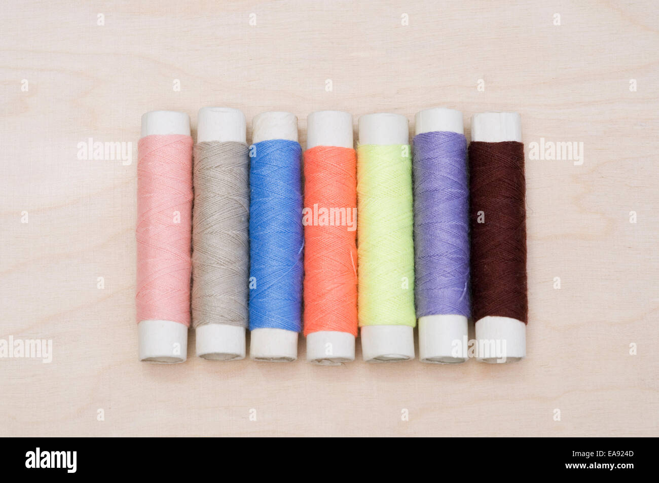 Colour threads hi-res stock photography and images - Alamy