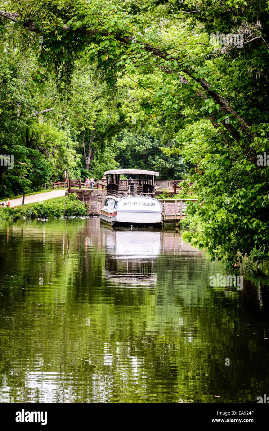 Canal barge 18th century hi-res stock photography and images - Alamy