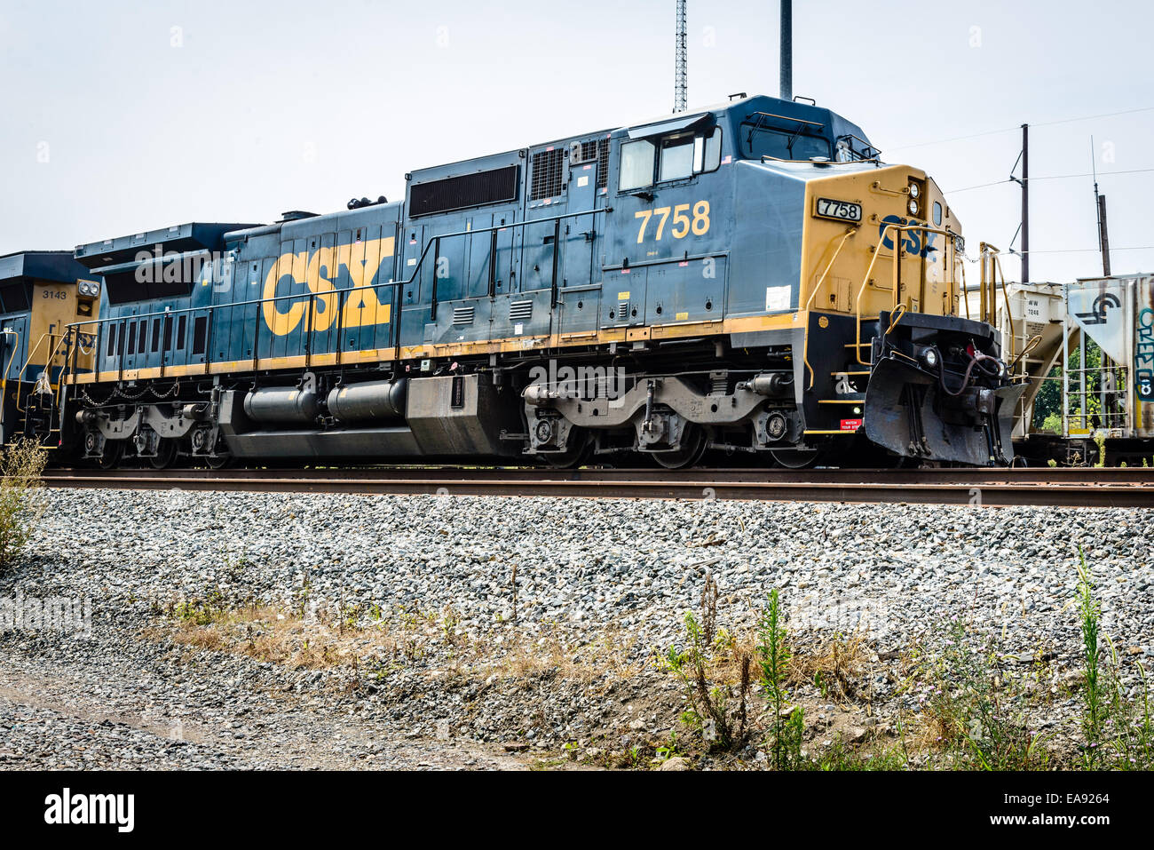 CSX C40-8W No 7758 & ES44AC No 3143, Cumberland, Maryland Stock Photo - Alamy