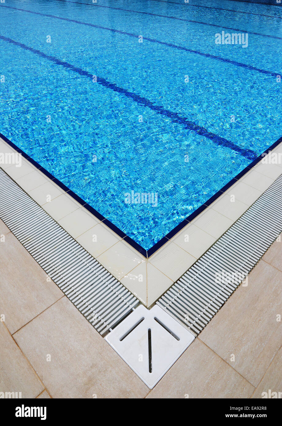 swimming pool with clear blue water Stock Photo - Alamy