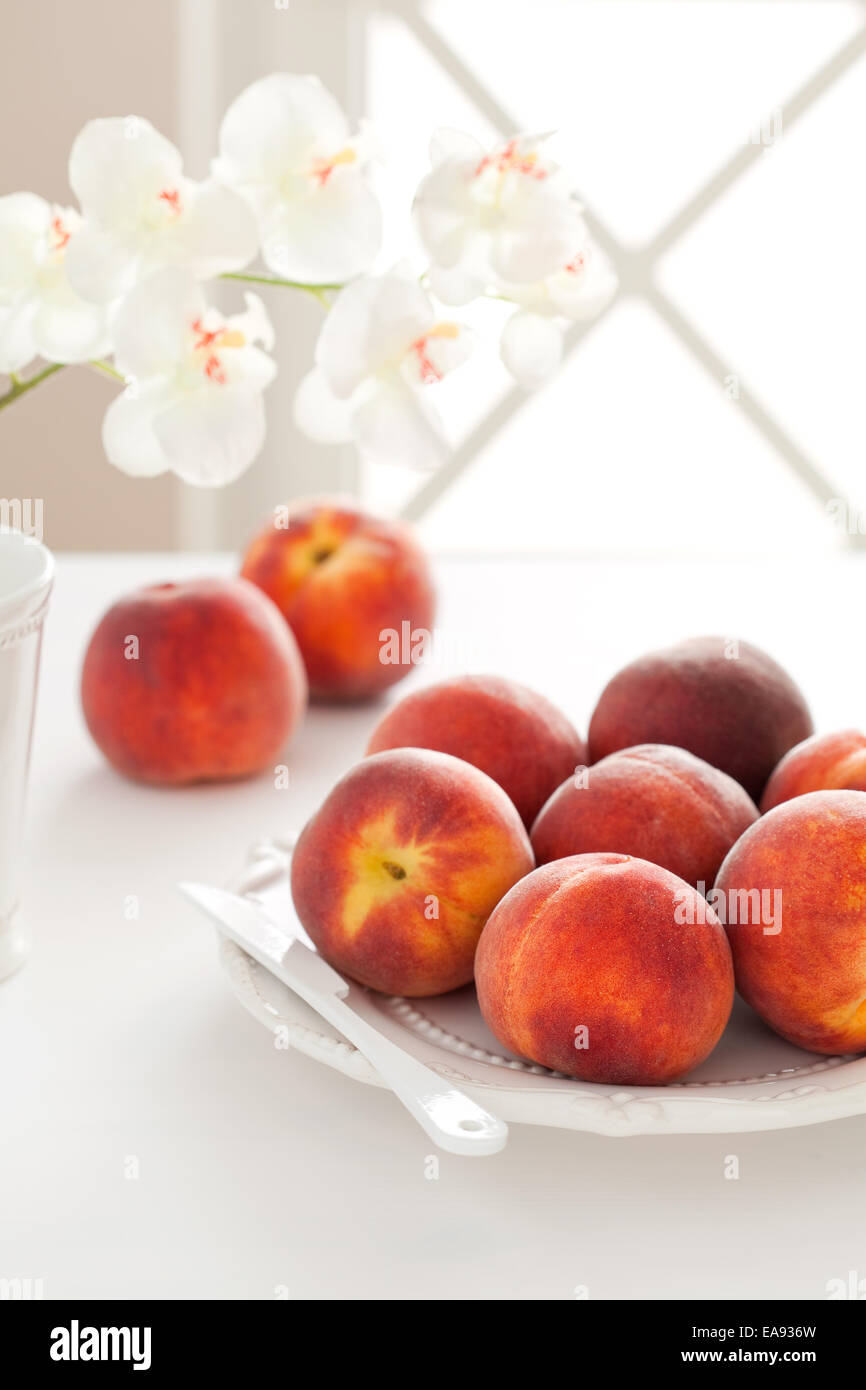 Peach plate hi-res stock photography and images - Alamy