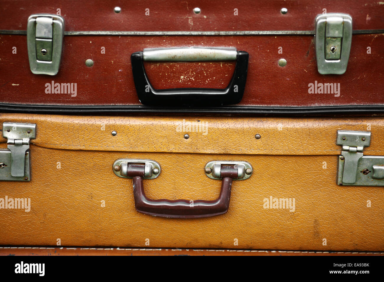 Color shot of a pile of old, used suitcases Stock Photo - Alamy